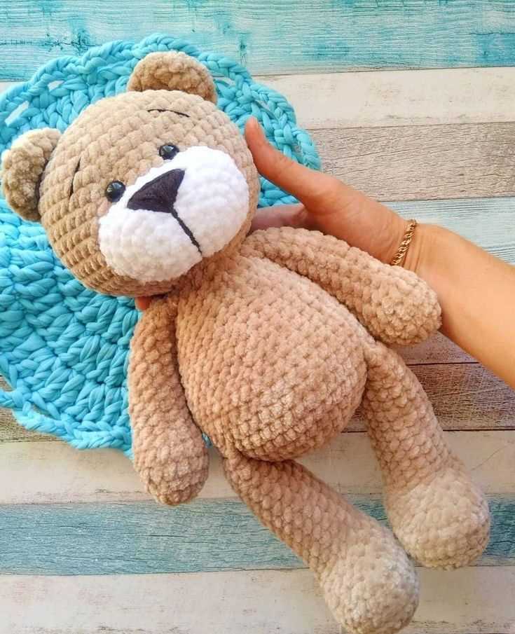 Create your own cuddly knit teddy bear with this free pattern