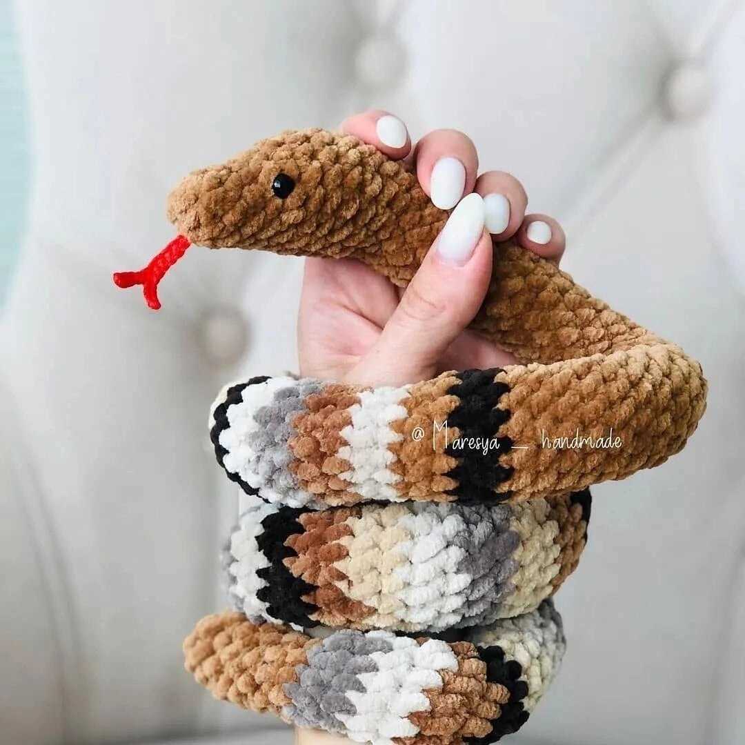 Free and Simple Knitting Pattern for Making a Cozy Snake