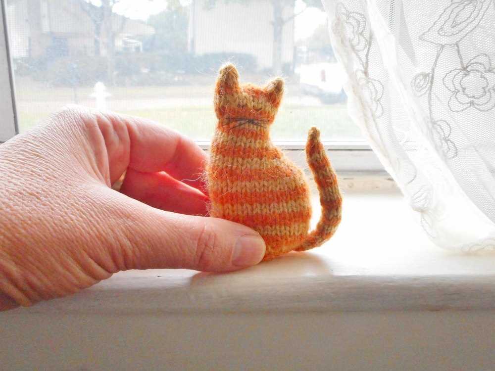 Easy Knitting Pattern for Petite Feline