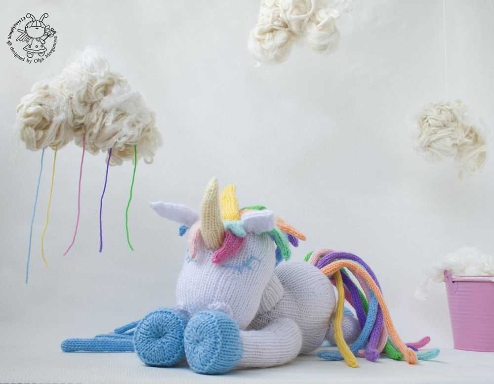 Create your own magical unicorn with this free knitting pattern
