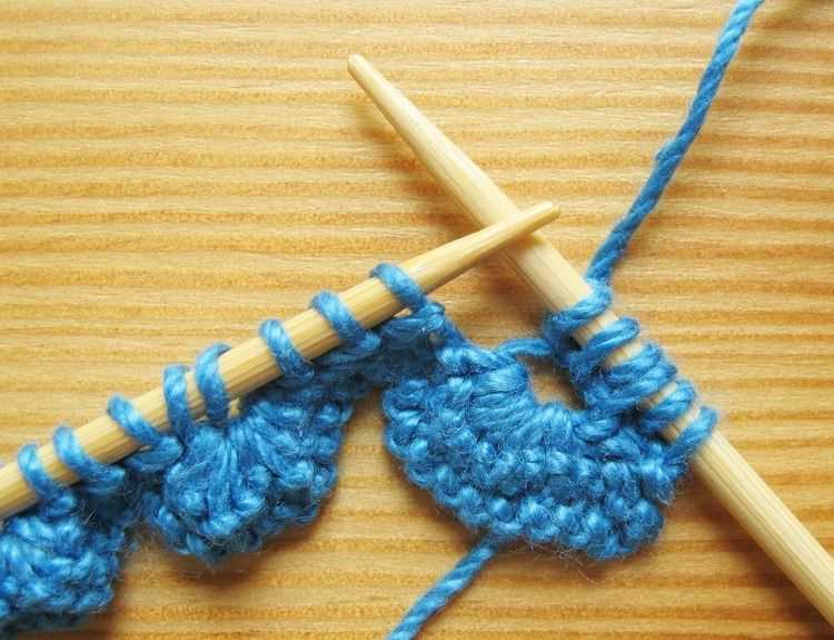 A Playful Twist: The Scalloped Knitting Pattern