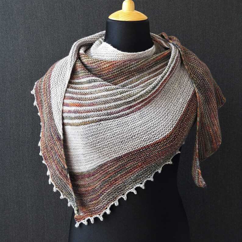 Simple knitting pattern for a triangular scarf