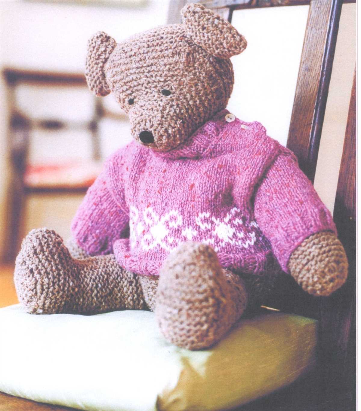 Create your own cuddly knit teddy bear with this free pattern
