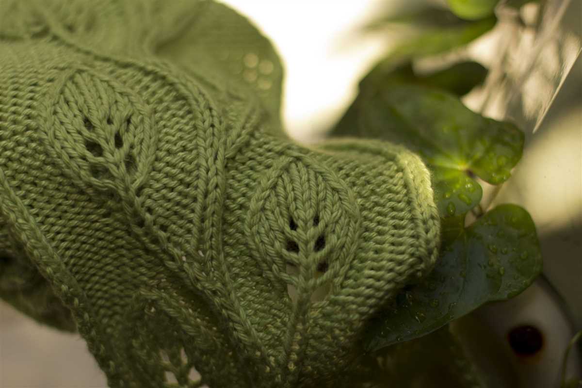 How to Knit a Holly Leaf Pattern