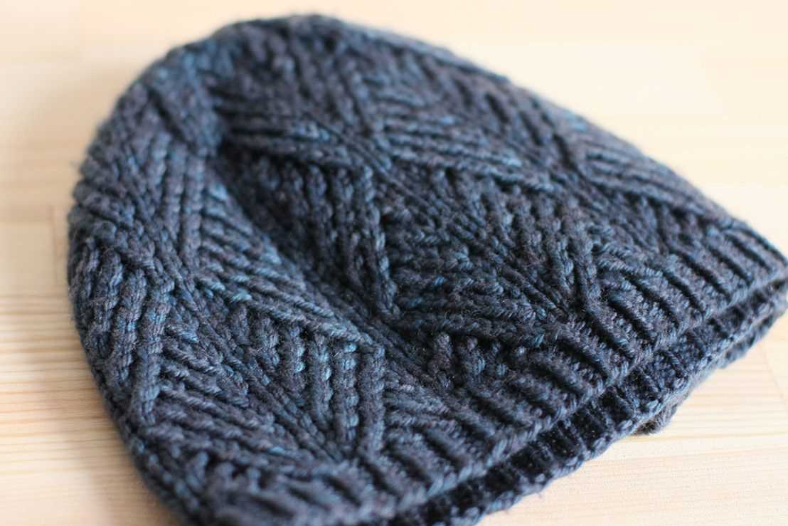 Easy-to-knit pattern for a stylish Blackberry stitch hat