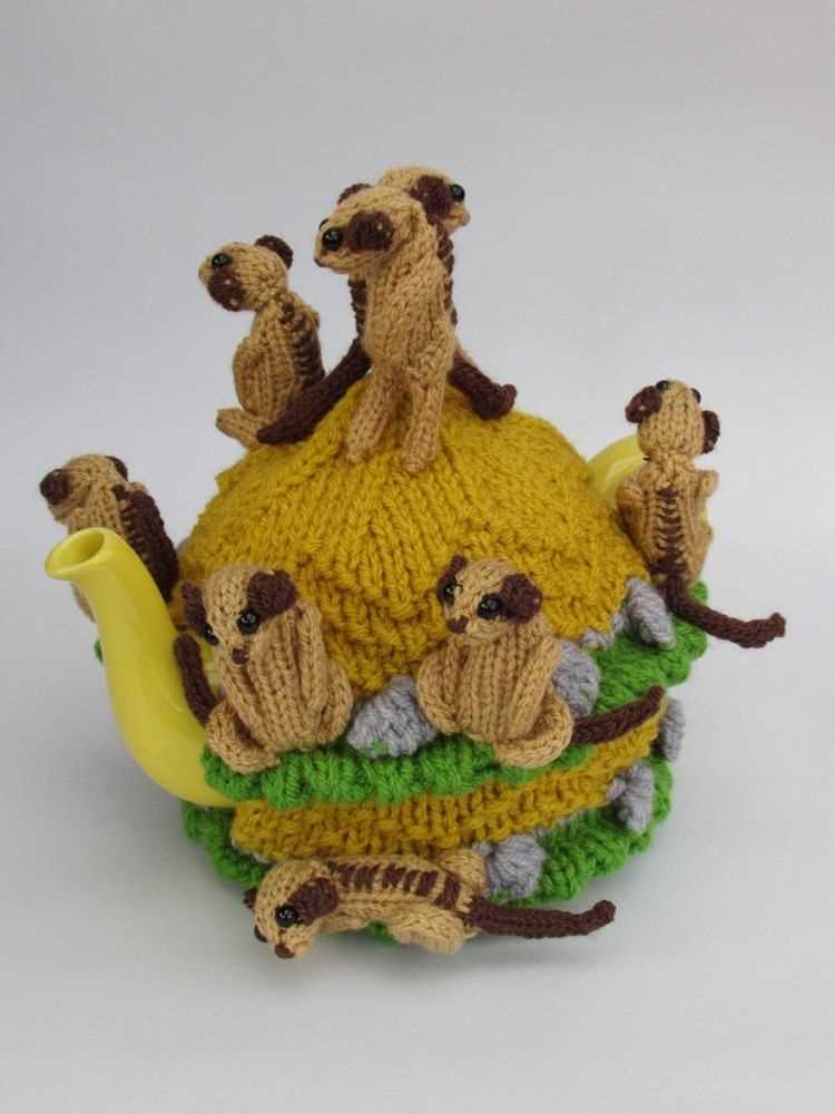 Free Knitting Pattern: Cozy up your tea with a chicken-inspired design